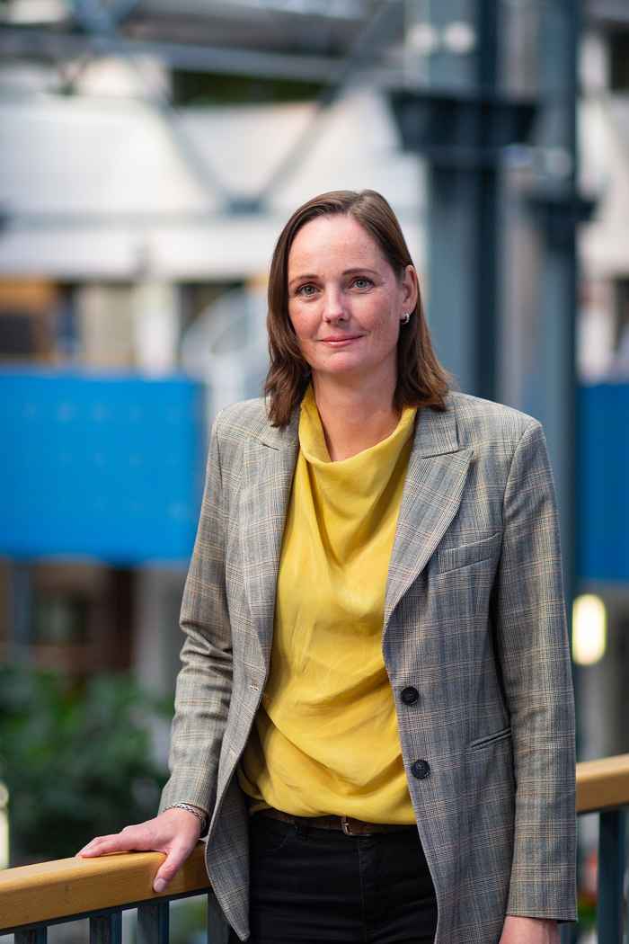 Professor Responsible Marketing receives VICI grant - Amsterdam ...